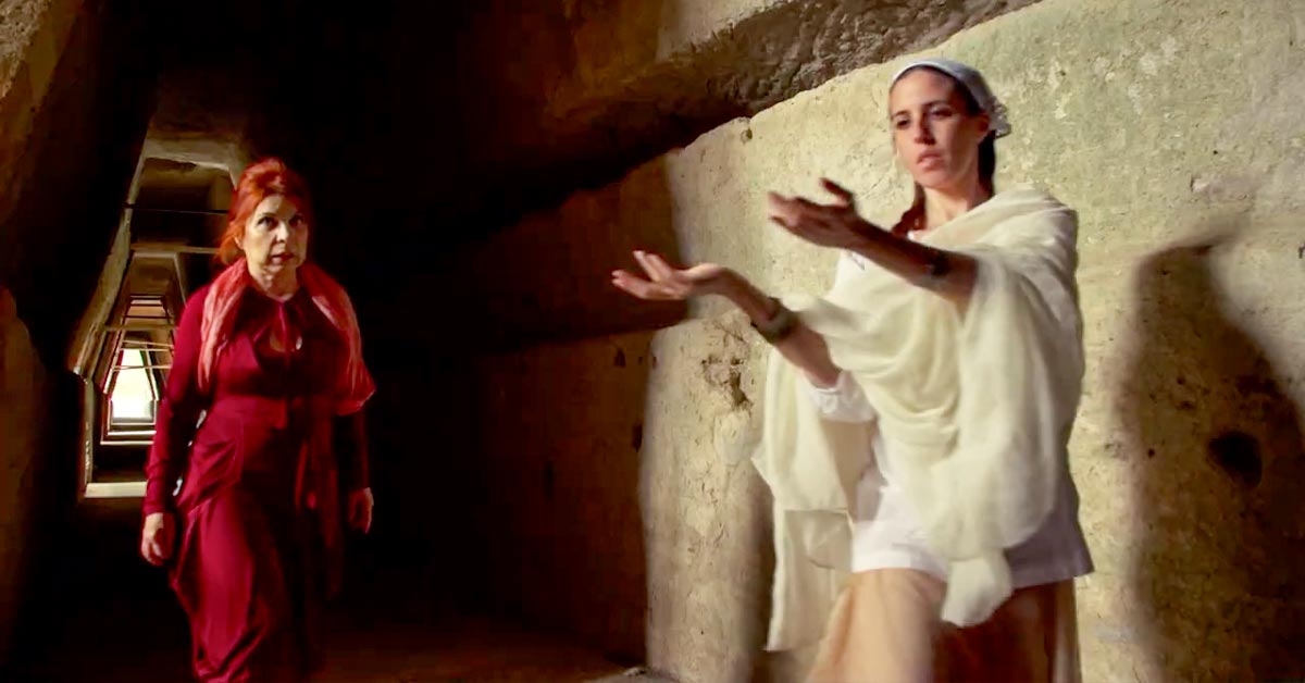 Sibilla Cumana nel viaggio di Italia Slow Tour con Syusy Blady